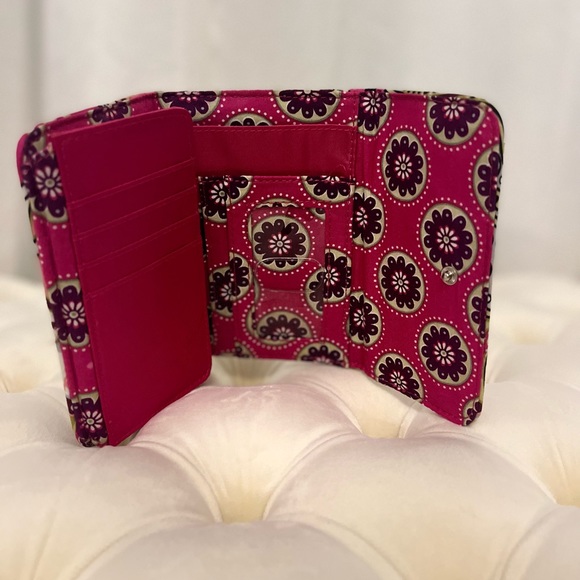 Vera Bradley | Bags | Vera Bradley Very Berry Paisley Euro Pink Trifold ...